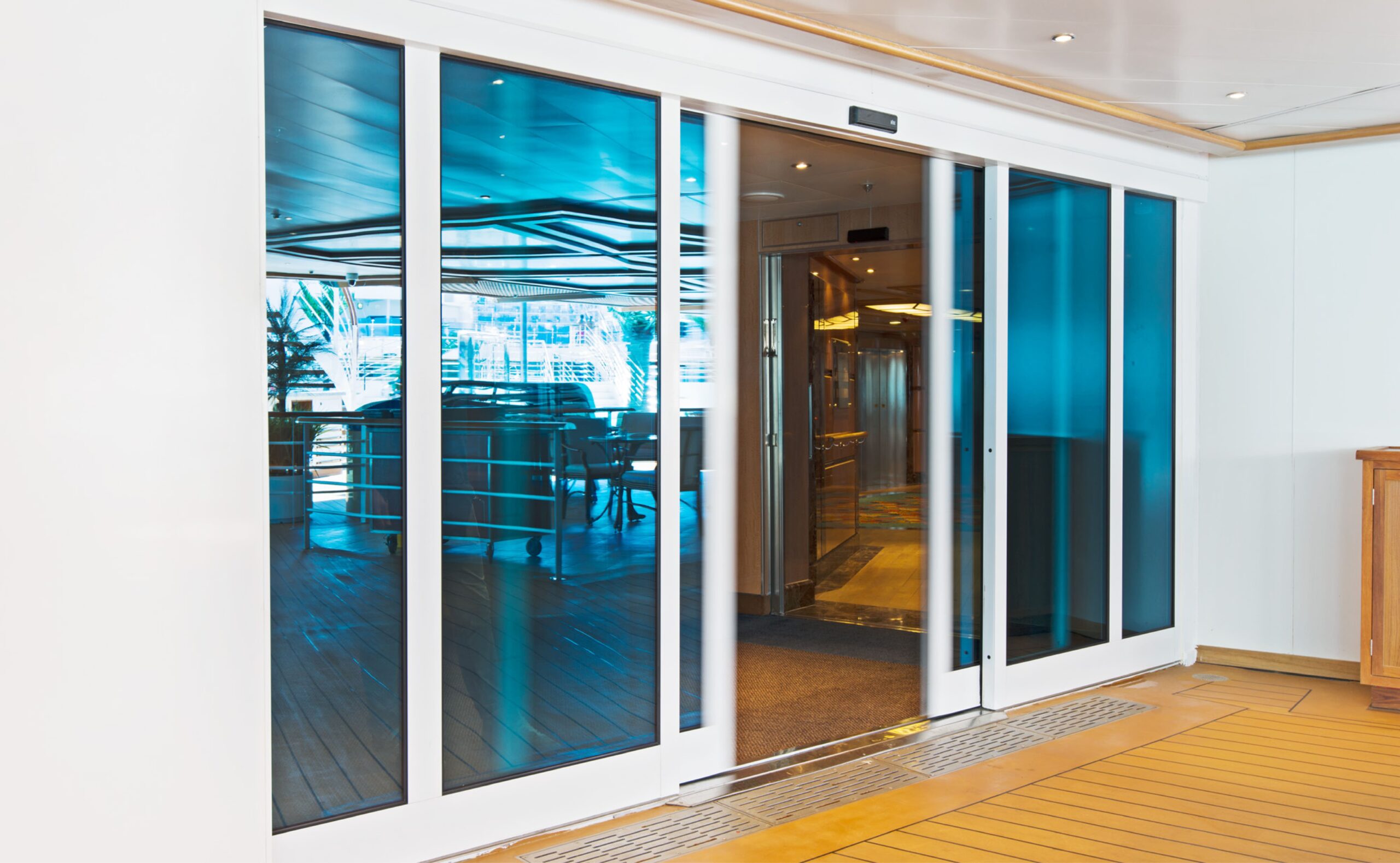 AUTOMATIC DOORS - Somec Navale
