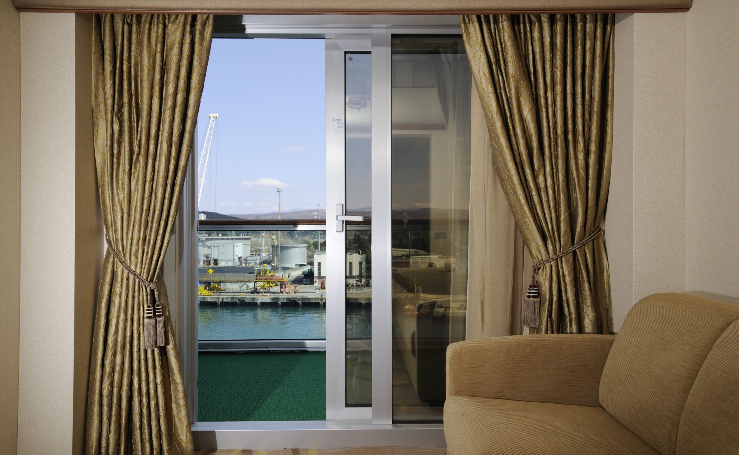 DOORS AND WINDOWS - Somec Navale